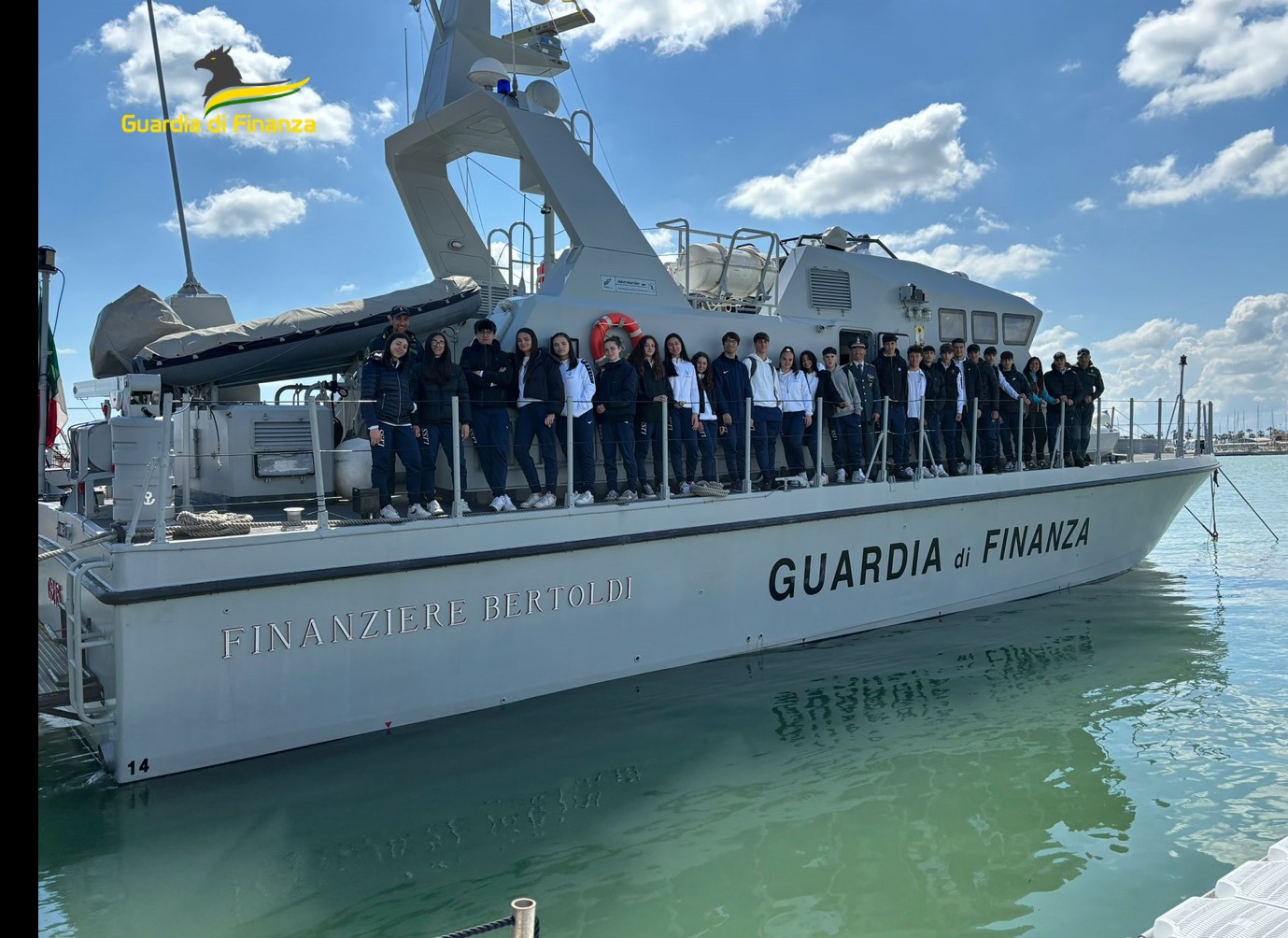 La flotta navale della Guardia di Finanza aperta alle scuole - Cronache Marche